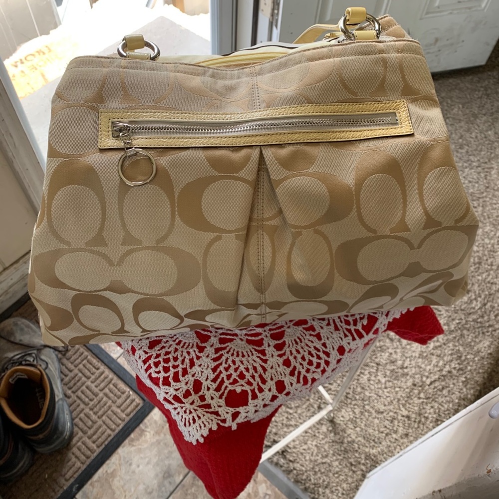 “Coach” Gabby Signature Tote Nwot - Gem